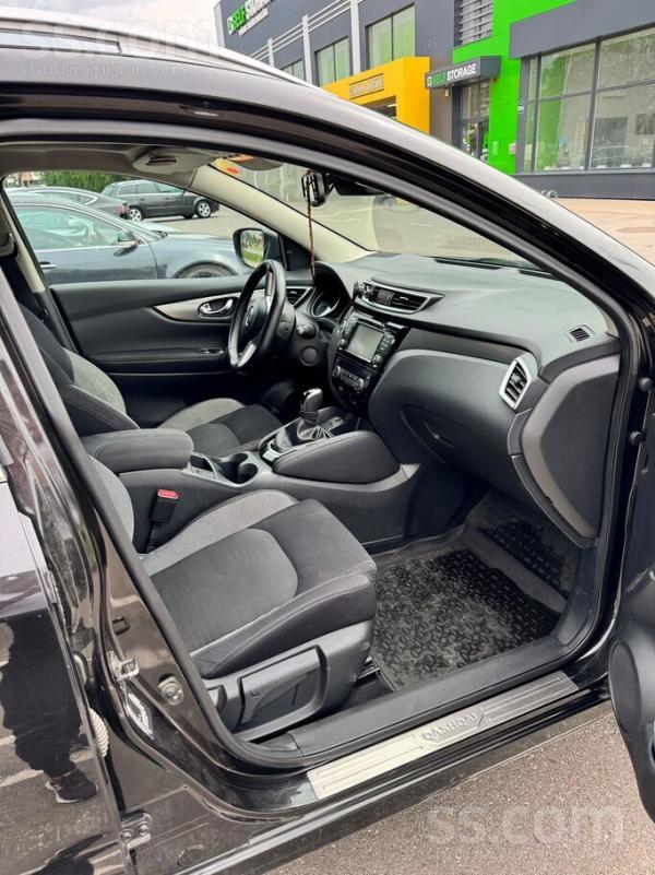 Black Nissan Qashqai 2018 in Riga, with an engine capacity of 1.20 L and mileage of 97 thousand km for 11700 €, photo 9 on AUTOMOTO.COM.LV