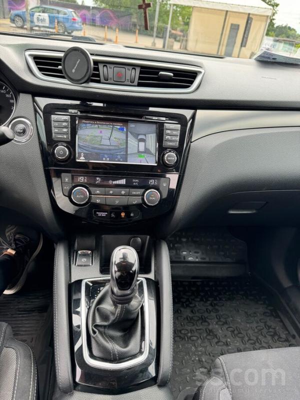 Black Nissan Qashqai 2018 in Riga, with an engine capacity of 1.20 L and mileage of 97 thousand km for 11700 €, photo 10 on AUTOMOTO.COM.LV