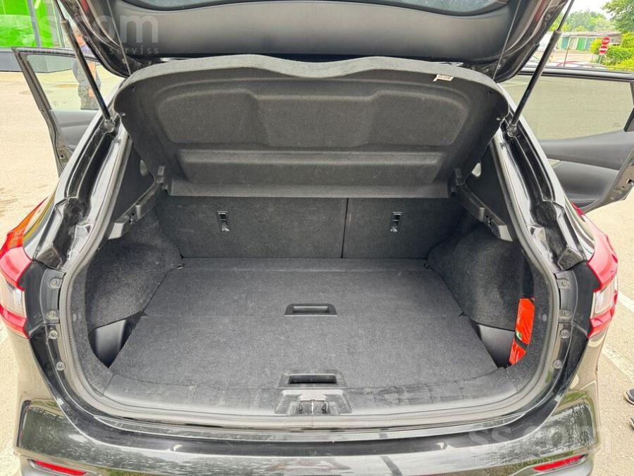 Black Nissan Qashqai 2018 in Riga, with an engine capacity of 1.20 L and mileage of 97 thousand km for 11700 €, photo 13 on AUTOMOTO.COM.LV