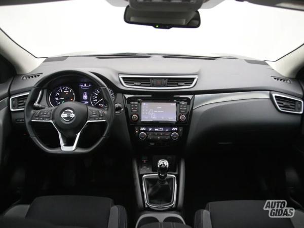 Black Nissan Qashqai 2018 in Vilnius, with an engine capacity of 1.20 L and mileage of 161 thousand km for 11799 €, photo 2 on AUTOMOTO.COM.LV