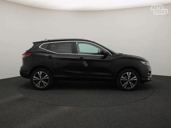 Black Nissan Qashqai 2018 in Vilnius, with an engine capacity of 1.20 L and mileage of 161 thousand km for 11799 €, photo 9 on AUTOMOTO.COM.LV