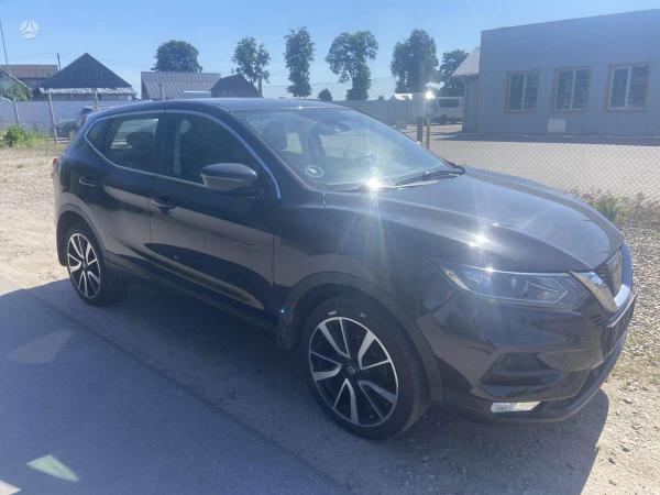 Black Nissan Qashqai 2018 in Taurage, with an engine capacity of 1.20 L and mileage of 163 thousand km for 8750 €, photo 3 on AUTOMOTO.COM.LV