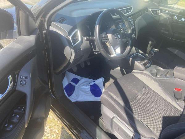 Black Nissan Qashqai 2018 in Taurage, with an engine capacity of 1.20 L and mileage of 163 thousand km for 8750 €, photo 7 on AUTOMOTO.COM.LV