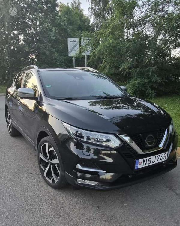 Black Nissan Qashqai 2018 in Vilnius, with an engine capacity of 1.20 L and mileage of 154 thousand km for 11850 €, photo 2 on AUTOMOTO.COM.LV