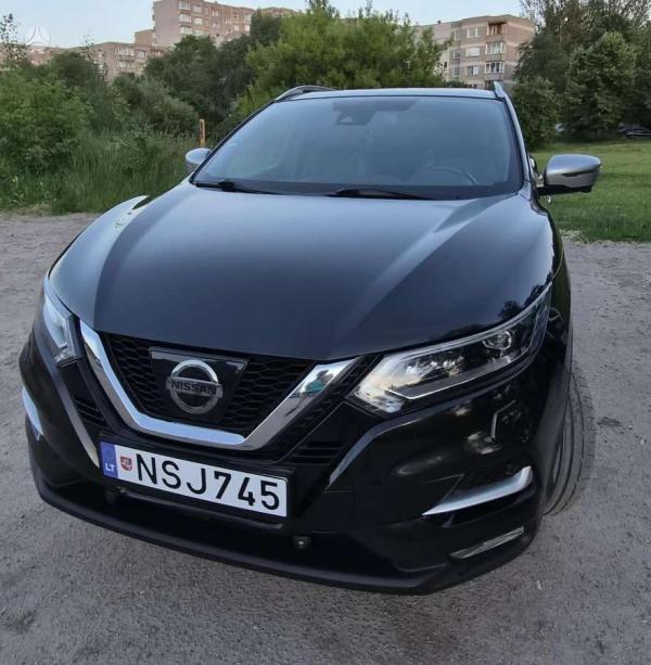 Black Nissan Qashqai 2018 in Vilnius, with an engine capacity of 1.20 L and mileage of 154 thousand km for 11850 €, photo 4 on AUTOMOTO.COM.LV