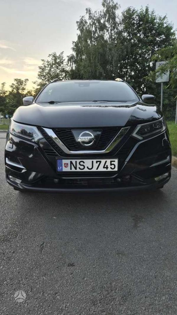 Black Nissan Qashqai 2018 in Vilnius, with an engine capacity of 1.20 L and mileage of 154 thousand km for 11850 €, photo 5 on AUTOMOTO.COM.LV