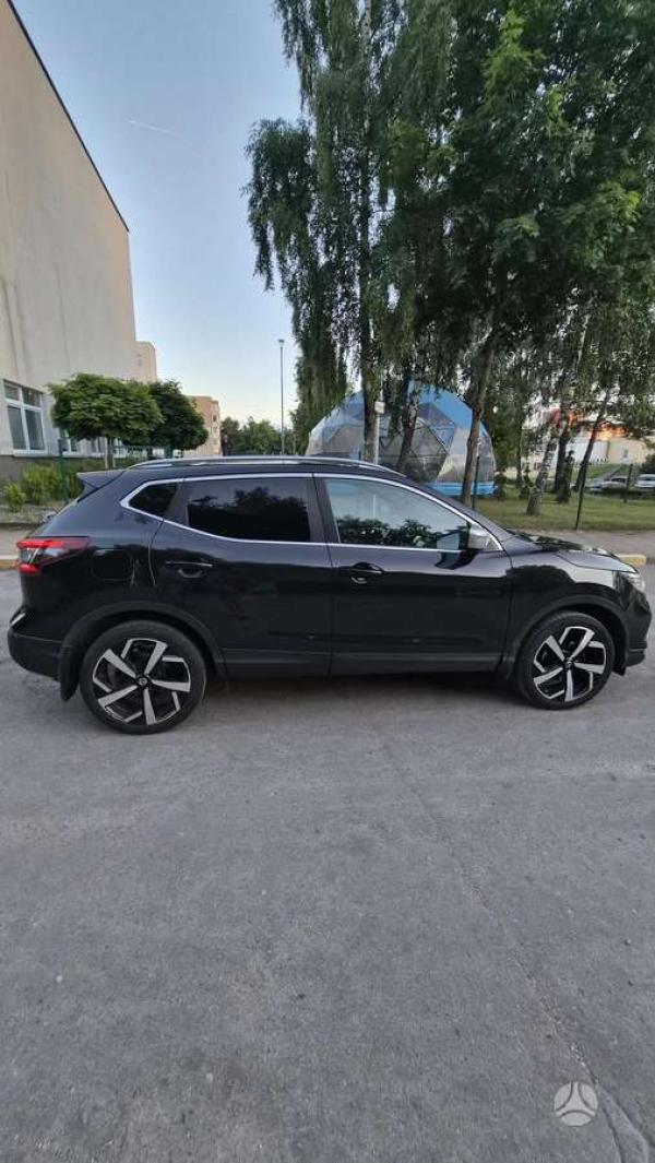 Black Nissan Qashqai 2018 in Vilnius, with an engine capacity of 1.20 L and mileage of 154 thousand km for 11850 €, photo 7 on AUTOMOTO.COM.LV