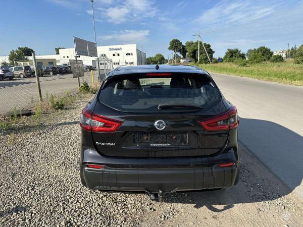 Black Nissan Qashqai 2018 in Taurage, with an engine capacity of 1.20 L and mileage of 165 thousand km for 8500 €, photo 6 on AUTOMOTO.COM.LV