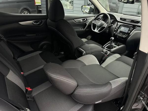 Melns Nissan Qashqai 2018 Jelgava, ar dzinēja tilpumu 1.20 L un nobraukumu 220 tūkst. km par 10800 €, foto 8 vietnē AUTOMOTO.COM.LV