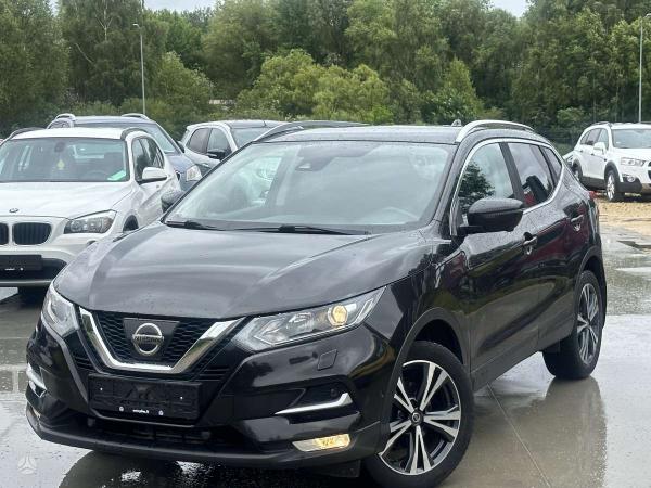 Black Nissan Qashqai 2018 in Alytus, with an engine capacity of 1.20 L and mileage of 179 thousand km for 12350 €, photo 1 on AUTOMOTO.COM.LV