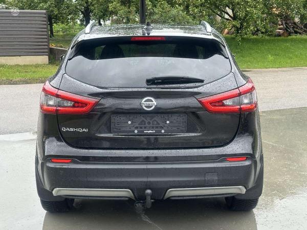 Black Nissan Qashqai 2018 in Alytus, with an engine capacity of 1.20 L and mileage of 179 thousand km for 12350 €, photo 4 on AUTOMOTO.COM.LV