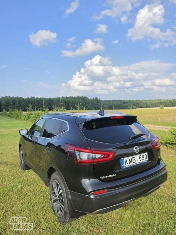Black Nissan Qashqai 2018 in Vilnius, with an engine capacity of 1.60 L and mileage of 115 thousand km for 12000 €, photo 4 on AUTOMOTO.COM.LV