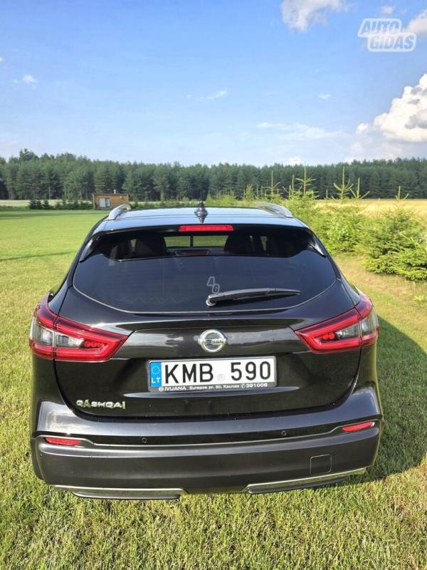 Black Nissan Qashqai 2018 in Vilnius, with an engine capacity of 1.60 L and mileage of 115 thousand km for 12000 €, photo 7 on AUTOMOTO.COM.LV