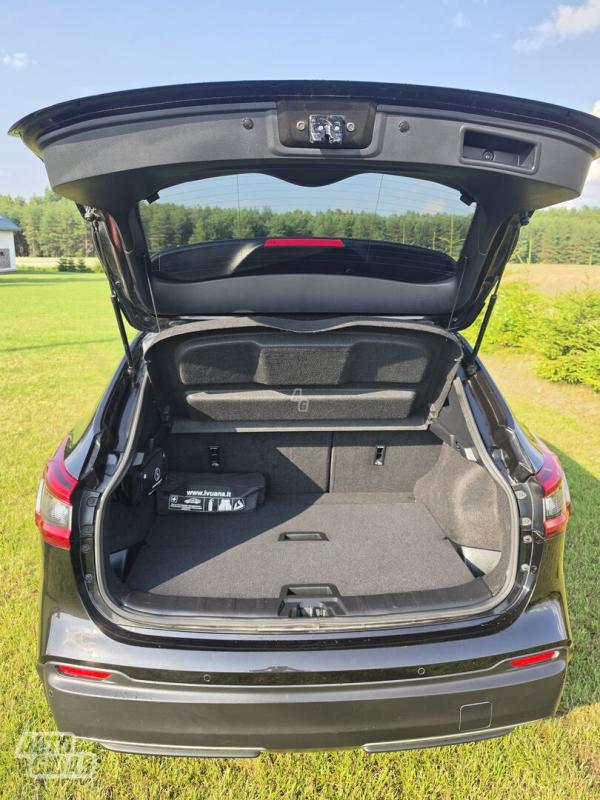 Black Nissan Qashqai 2018 in Vilnius, with an engine capacity of 1.60 L and mileage of 115 thousand km for 12000 €, photo 8 on AUTOMOTO.COM.LV
