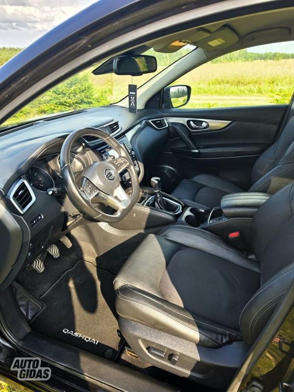 Black Nissan Qashqai 2018 in Vilnius, with an engine capacity of 1.60 L and mileage of 115 thousand km for 12000 €, photo 9 on AUTOMOTO.COM.LV