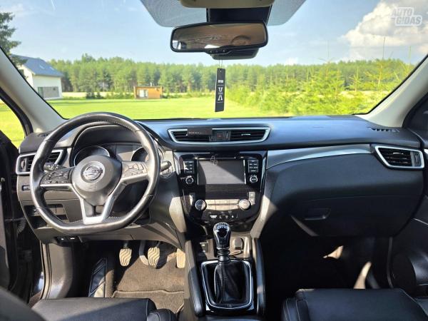 Black Nissan Qashqai 2018 in Vilnius, with an engine capacity of 1.60 L and mileage of 115 thousand km for 12000 €, photo 10 on AUTOMOTO.COM.LV