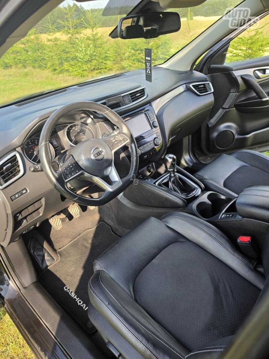 Melns Nissan Qashqai 2018 Viļņa, ar dzinēja tilpumu 1.60 L un nobraukumu 115 tūkst. km par 12000 €, foto 12 vietnē AUTOMOTO.COM.LV