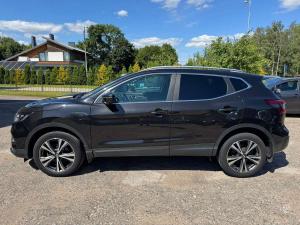 Black Nissan Qashqai 2018 in Jurbarkas, with an engine capacity of 1.20 L and mileage of 99 thousand km for 9950 €, photo  on AUTOMOTO.COM.LV