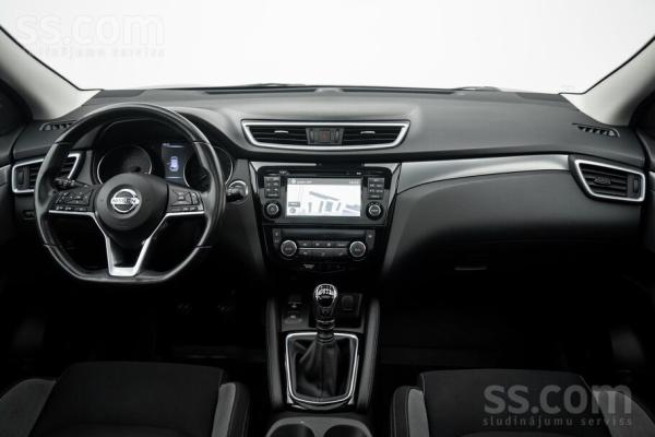 Black Nissan Qashqai 2018 in Tallinn, with an engine capacity of 1.20 L and mileage of 141 thousand km for 10499 €, photo 2 on AUTOMOTO.COM.LV