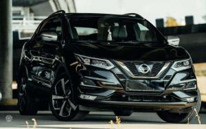 Black Nissan Qashqai 2018 in Kaunas, with an engine capacity of 1.62 L and mileage of 159 thousand km for 13900 €, photo  on AUTOMOTO.COM.LV