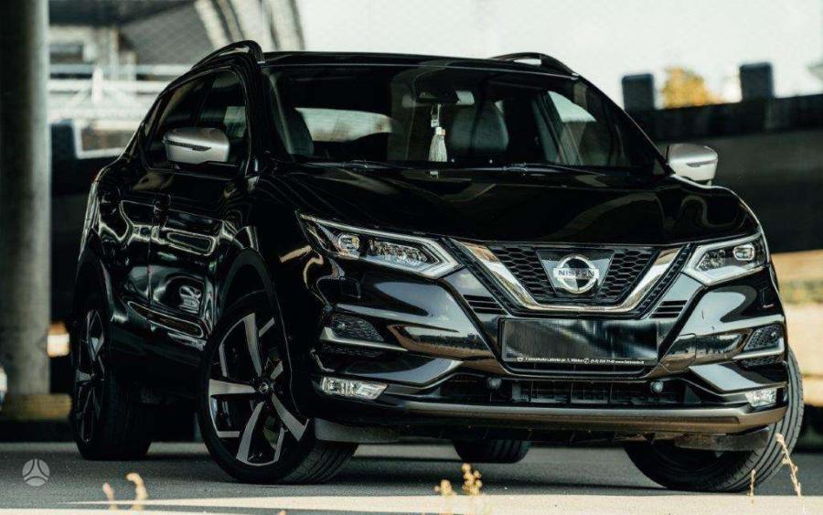 Black Nissan Qashqai 2018 in Kaunas, with an engine capacity of 1.62 L and mileage of 159 thousand km for 13900 €, photo 1 on AUTOMOTO.COM.LV