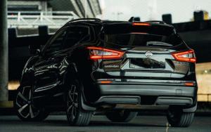 Black Nissan Qashqai 2018 in Kaunas, with an engine capacity of 1.62 L and mileage of 159 thousand km for 13900 €, photo 5 on AUTOMOTO.COM.LV