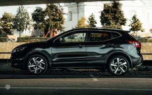Black Nissan Qashqai 2018 in Kaunas, with an engine capacity of 1.62 L and mileage of 159 thousand km for 13900 €, photo 6 on AUTOMOTO.COM.LV