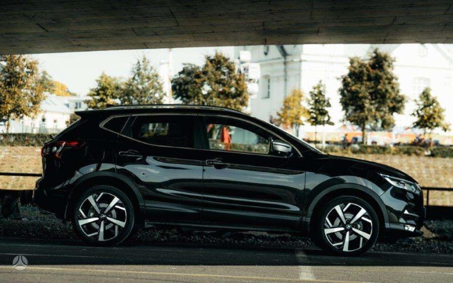 Black Nissan Qashqai 2018 in Kaunas, with an engine capacity of 1.62 L and mileage of 159 thousand km for 13900 €, photo 7 on AUTOMOTO.COM.LV