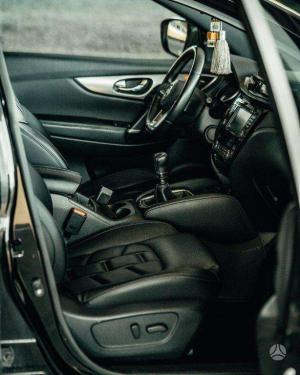 Black Nissan Qashqai 2018 in Kaunas, with an engine capacity of 1.62 L and mileage of 159 thousand km for 13900 €, photo 10 on AUTOMOTO.COM.LV