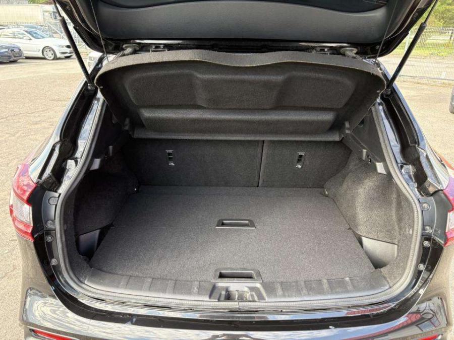 Black Nissan Qashqai 2018 in Radviliskis, with an engine capacity of 1.46 L and mileage of 109 thousand km for 12550 €, photo 14 on AUTOMOTO.COM.LV