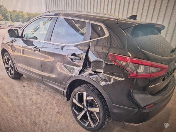 Black Nissan Qashqai 2018 in Raseiniai, with an engine capacity of 1.60 L and mileage of 112 thousand km for 10500 €, photo 4 on AUTOMOTO.COM.LV