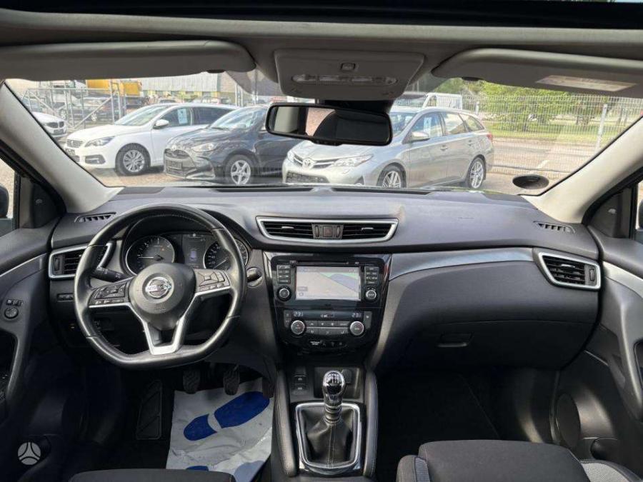 Black Nissan Qashqai 2018 in Radviliskis, with an engine capacity of 1.46 L and mileage of 109 thousand km for 12550 €, photo 11 on AUTOMOTO.COM.LV