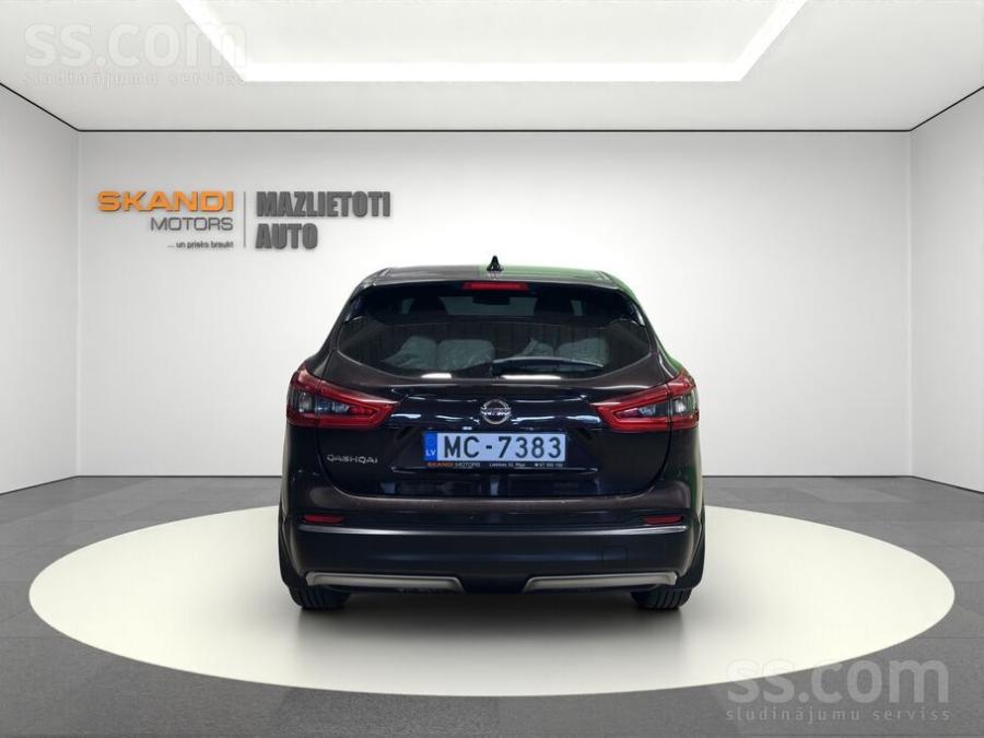 Black Nissan Qashqai 2019 in Riga, with an engine capacity of 1.30 L and mileage of 143 thousand km for 13790 €, photo 6 on AUTOMOTO.COM.LV