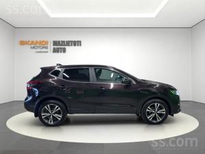Black Nissan Qashqai 2019 in Riga, with an engine capacity of 1.30 L and mileage of 143 thousand km for 13790 €, photo 8 on AUTOMOTO.COM.LV