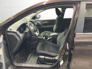 Black Nissan Qashqai 2019 in Riga, with an engine capacity of 1.30 L and mileage of 143 thousand km for 13790 €, photo 10 on AUTOMOTO.COM.LV
