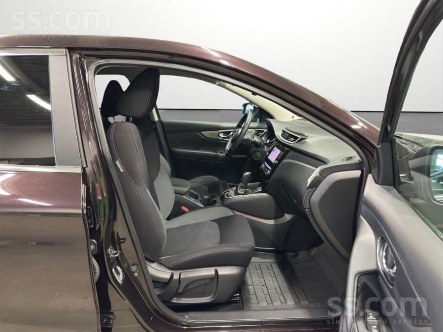 Black Nissan Qashqai 2019 in Riga, with an engine capacity of 1.30 L and mileage of 143 thousand km for 13790 €, photo 17 on AUTOMOTO.COM.LV