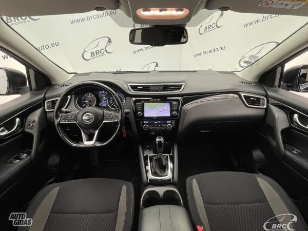 Black Nissan Qashqai 2020 in Avizieniai, with an engine capacity of 1.30 L and mileage of 157 thousand km for 14900 €, photo 3 on AUTOMOTO.COM.LV