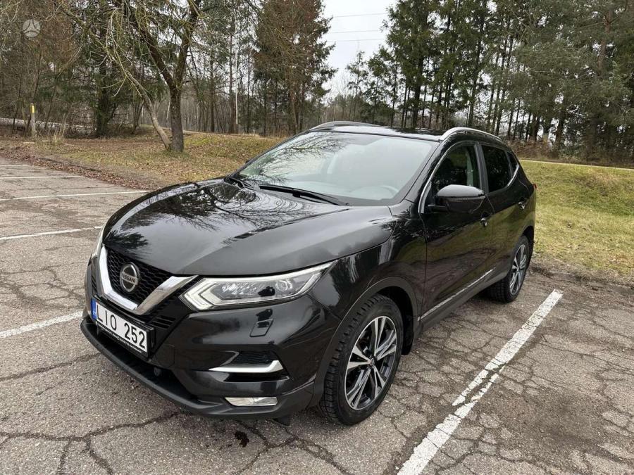 Black Nissan Qashqai 2020 in Vilnius, with an engine capacity of 0.00 L and mileage of 140 thousand km for 15200 €, photo 1 on AUTOMOTO.COM.LV