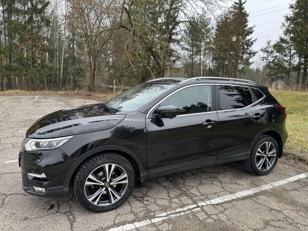 Black Nissan Qashqai 2020 in Vilnius, with an engine capacity of 0.00 L and mileage of 140 thousand km for 15200 €, photo 2 on AUTOMOTO.COM.LV