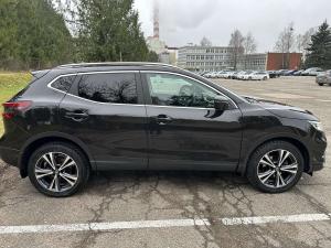 Black Nissan Qashqai 2020 in Vilnius, with an engine capacity of 0.00 L and mileage of 140 thousand km for 15200 €, photo 4 on AUTOMOTO.COM.LV