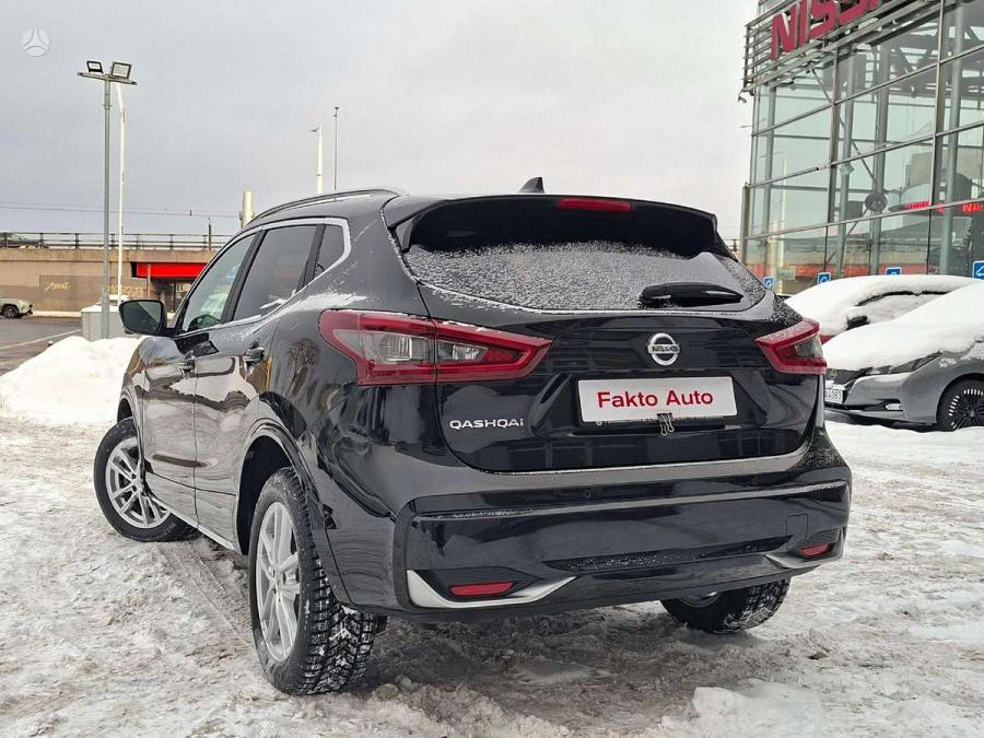 Black Nissan Qashqai 2020 in Vilnius, with an engine capacity of 1.33 L and mileage of 57 thousand km for 16500 €, photo 3 on AUTOMOTO.COM.LV