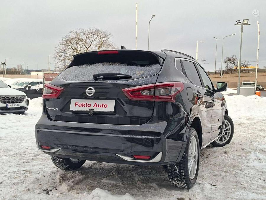 Black Nissan Qashqai 2020 in Vilnius, with an engine capacity of 1.33 L and mileage of 57 thousand km for 16500 €, photo 4 on AUTOMOTO.COM.LV