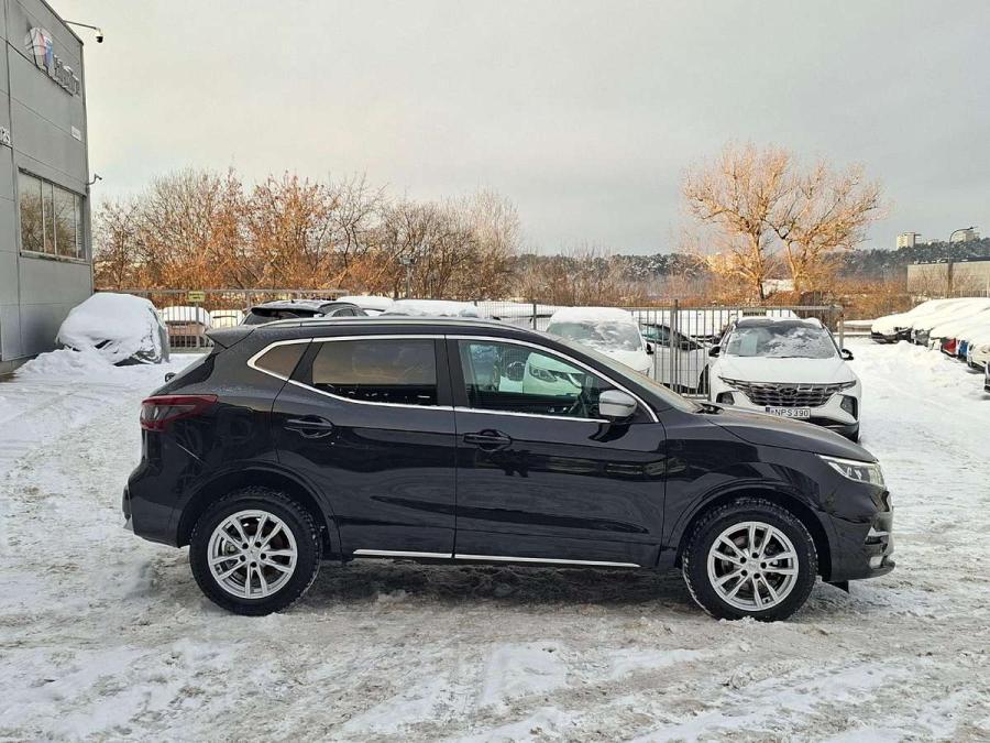 Black Nissan Qashqai 2020 in Vilnius, with an engine capacity of 1.33 L and mileage of 57 thousand km for 16500 €, photo 5 on AUTOMOTO.COM.LV