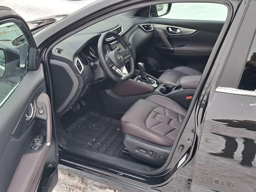 Black Nissan Qashqai 2020 in Vilnius, with an engine capacity of 1.33 L and mileage of 57 thousand km for 16500 €, photo 7 on AUTOMOTO.COM.LV