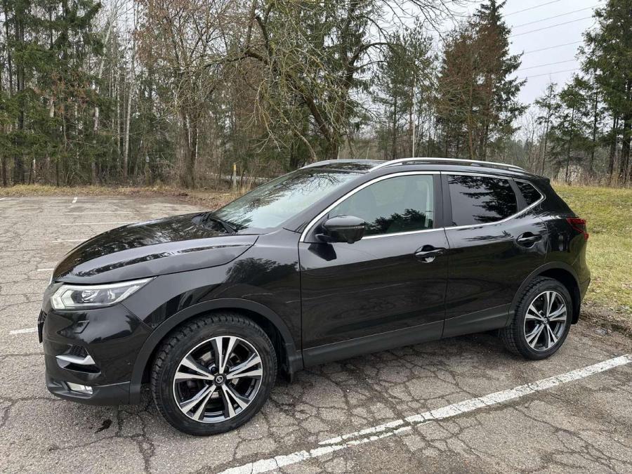 Melns Nissan Qashqai 2020 Viļņa, ar dzinēja tilpumu 1.30 L un nobraukumu 140 tūkst. km par 15200 €, foto 2 vietnē AUTOMOTO.COM.LV