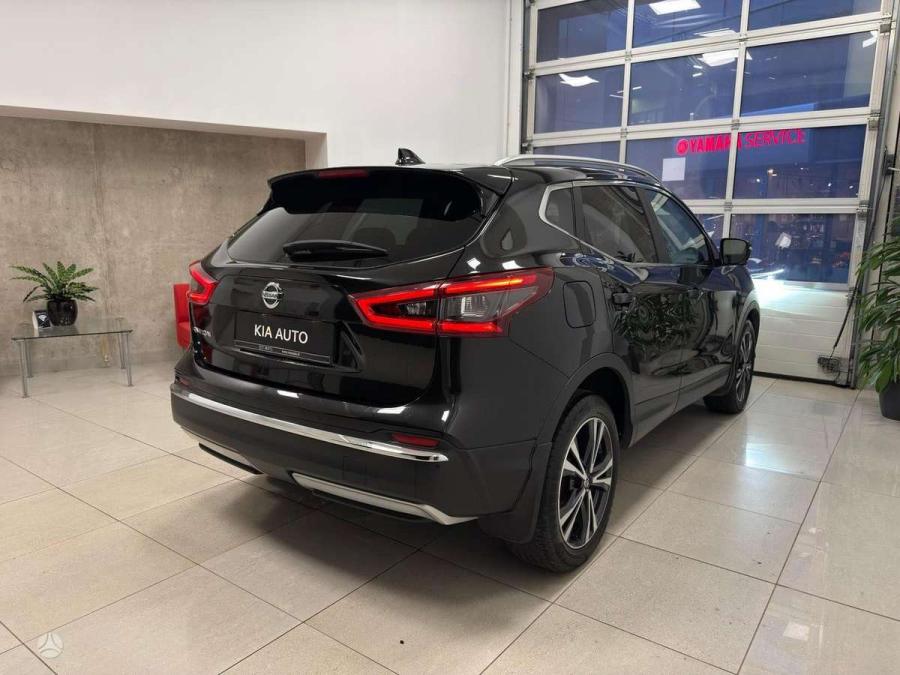 Black Nissan Qashqai 2020 in Vilnius, with an engine capacity of 1.50 L and mileage of 79 thousand km for 17500 €, photo 2 on AUTOMOTO.COM.LV