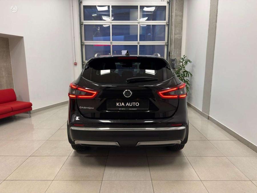 Black Nissan Qashqai 2020 in Vilnius, with an engine capacity of 1.50 L and mileage of 79 thousand km for 17500 €, photo 4 on AUTOMOTO.COM.LV