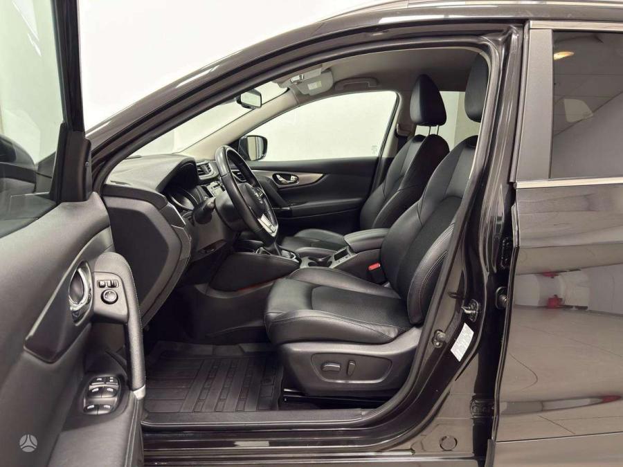 Black Nissan Qashqai 2020 in Vilnius, with an engine capacity of 1.50 L and mileage of 79 thousand km for 17500 €, photo 8 on AUTOMOTO.COM.LV