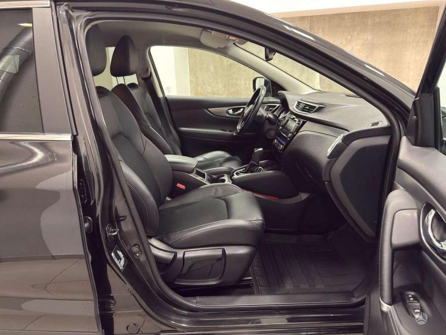 Black Nissan Qashqai 2020 in Vilnius, with an engine capacity of 1.50 L and mileage of 79 thousand km for 17500 €, photo 14 on AUTOMOTO.COM.LV