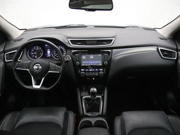 Black Nissan Qashqai 2020 in Vilnius, with an engine capacity of 1.30 L and mileage of 182 thousand km for 13799 €, photo 2 on AUTOMOTO.COM.LV